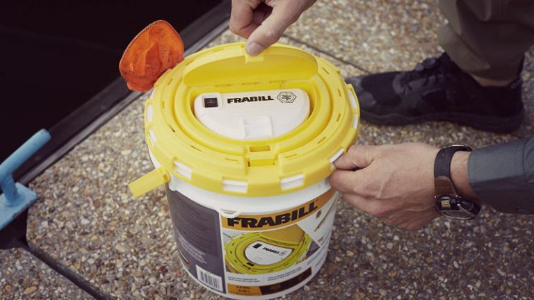 5 Best Live Bait Buckets with Aerator for 2025 ⋆ Tackle Scout
